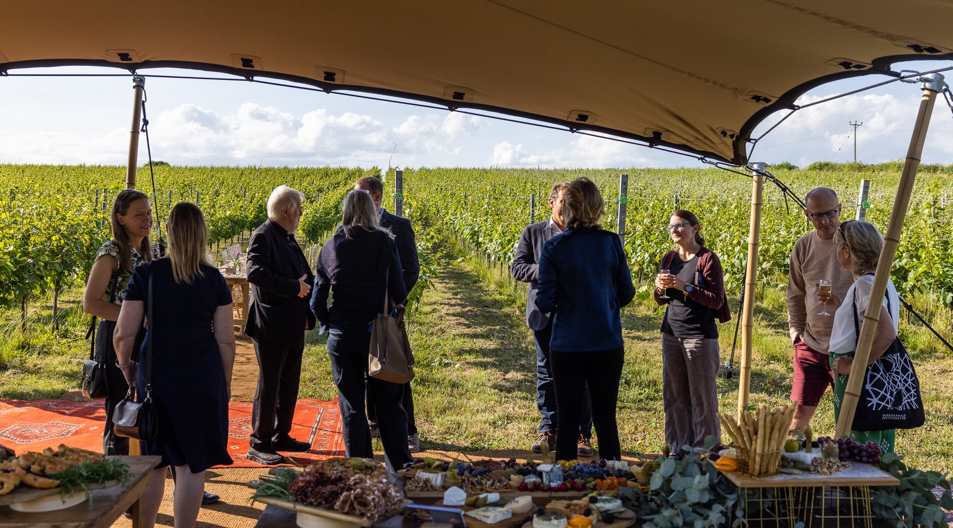 opens full screen video in same window.